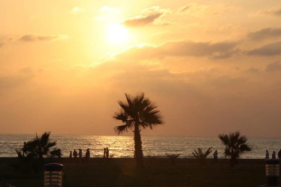 Syria Mandates Burkinis at Public Beaches, Permits Western Swimwear in ...